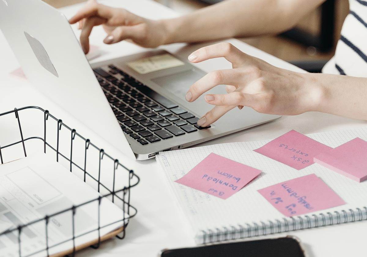 Assistente virtual: o que é e como pode ajudar o seu negócio - OLX Business